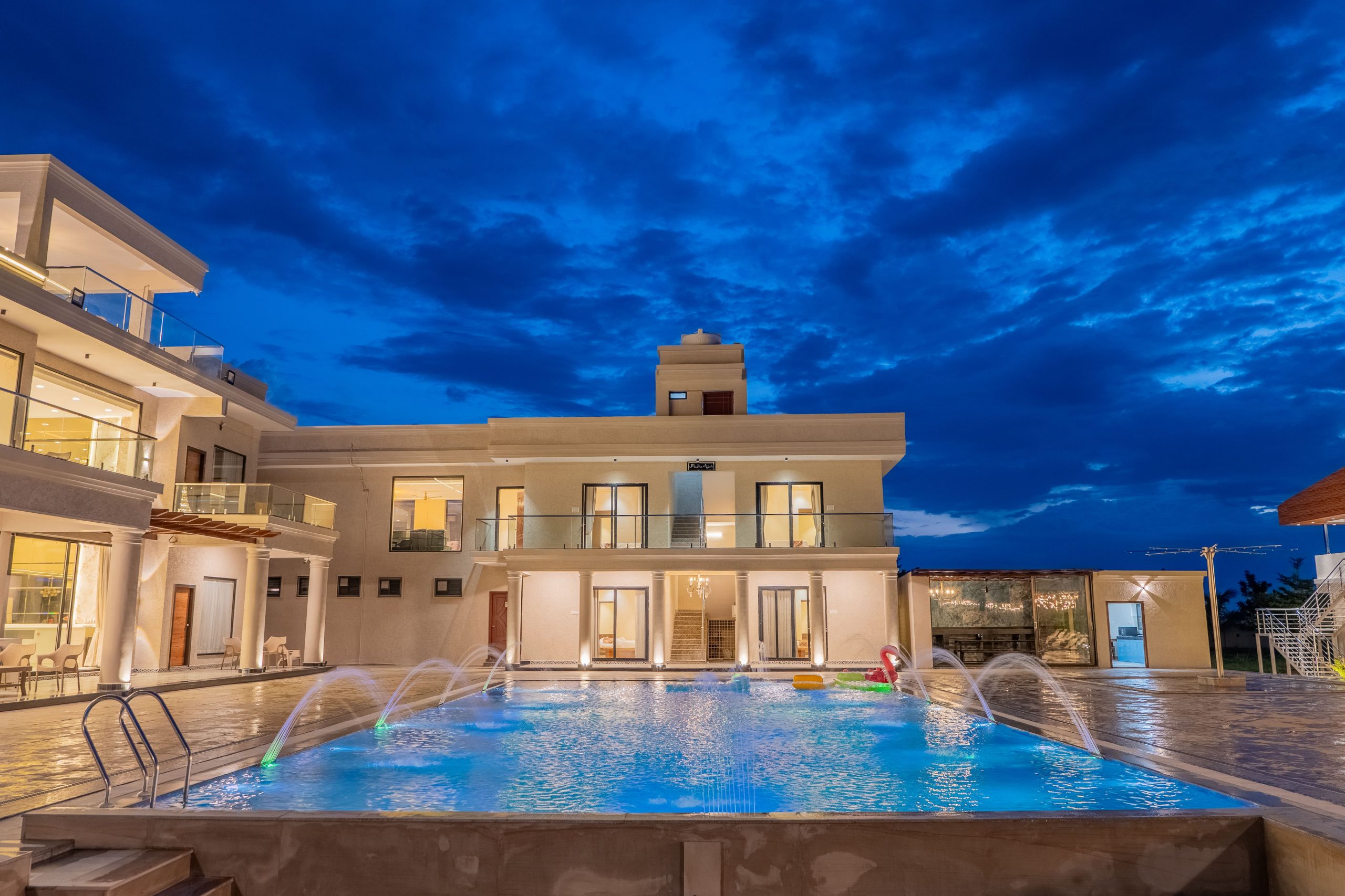 Discover the most luxurious farmhouse in Hyderabad.