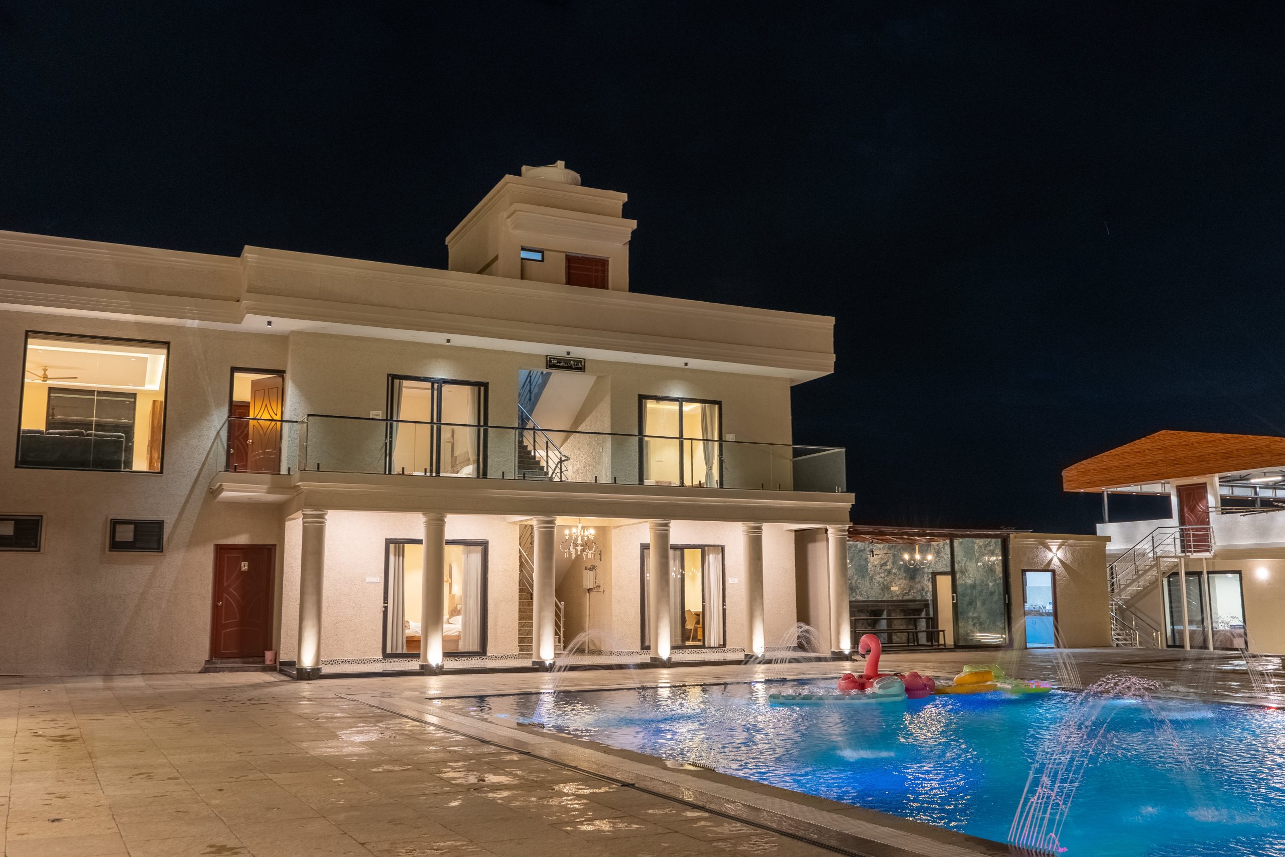 Discover the most luxurious farmhouse in Hyderabad.