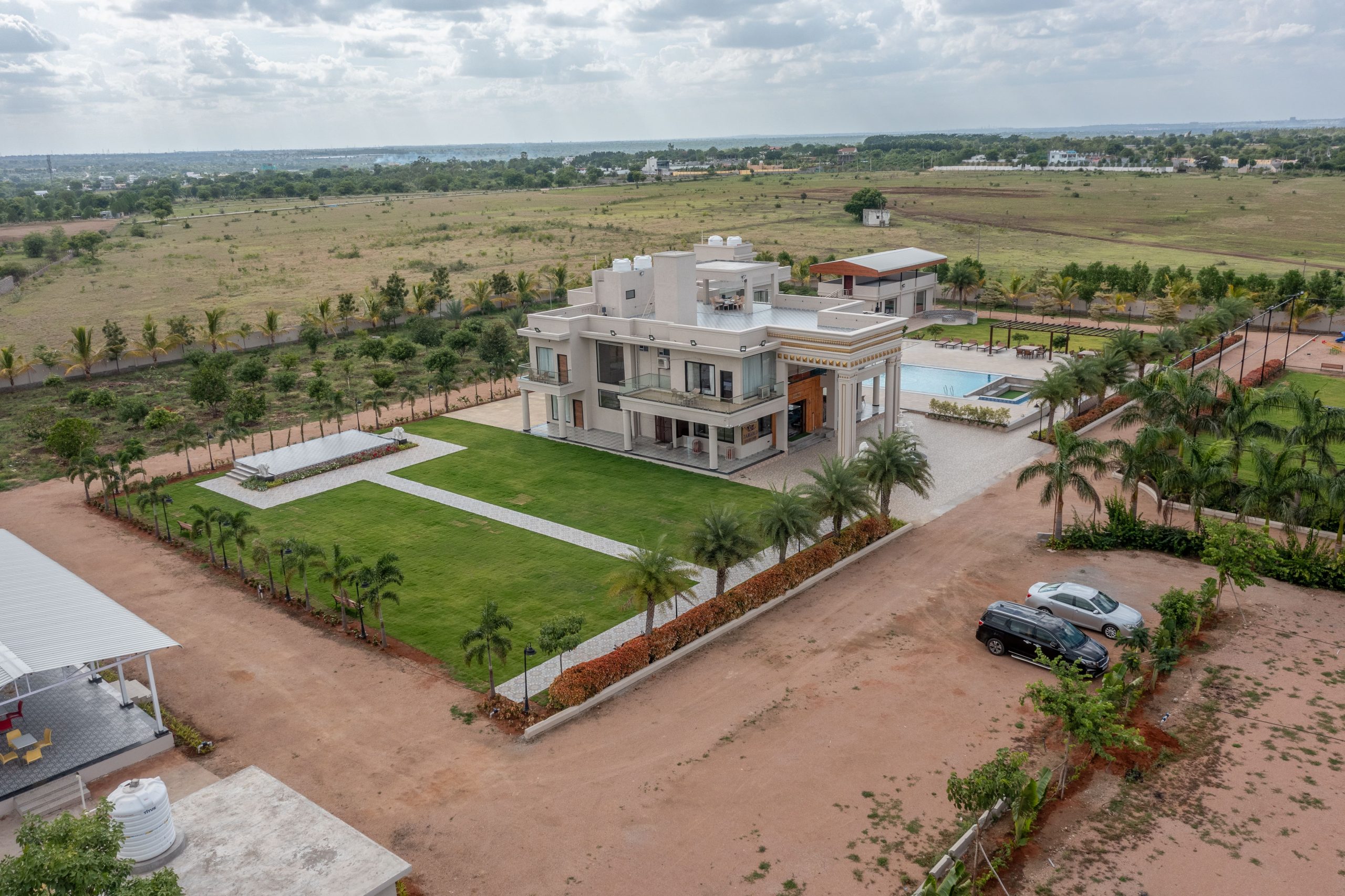 Discover the most luxurious farmhouse in Hyderabad.