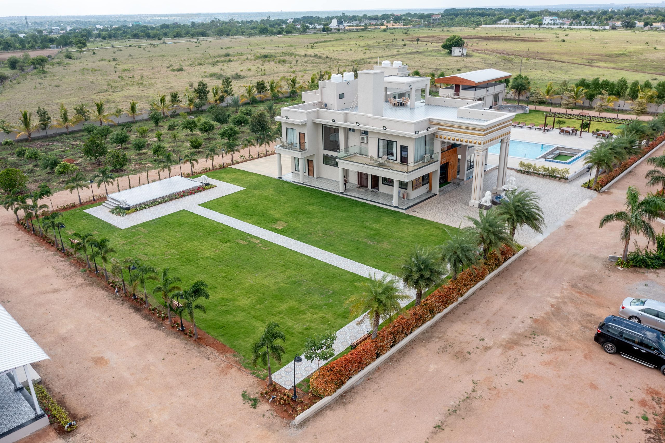 Discover the most luxurious farmhouse in Hyderabad.