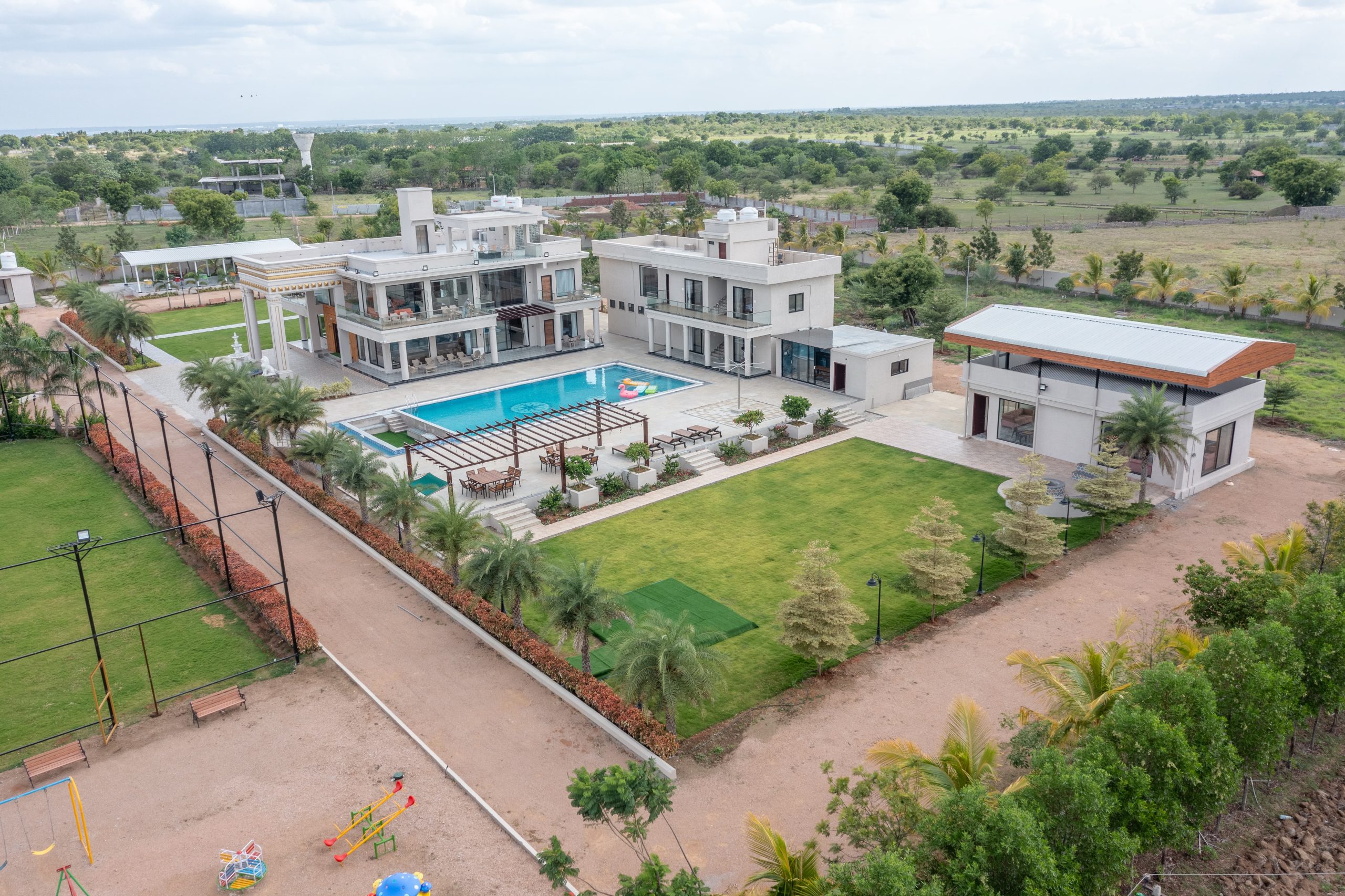 Discover the most luxurious farmhouse in Hyderabad.