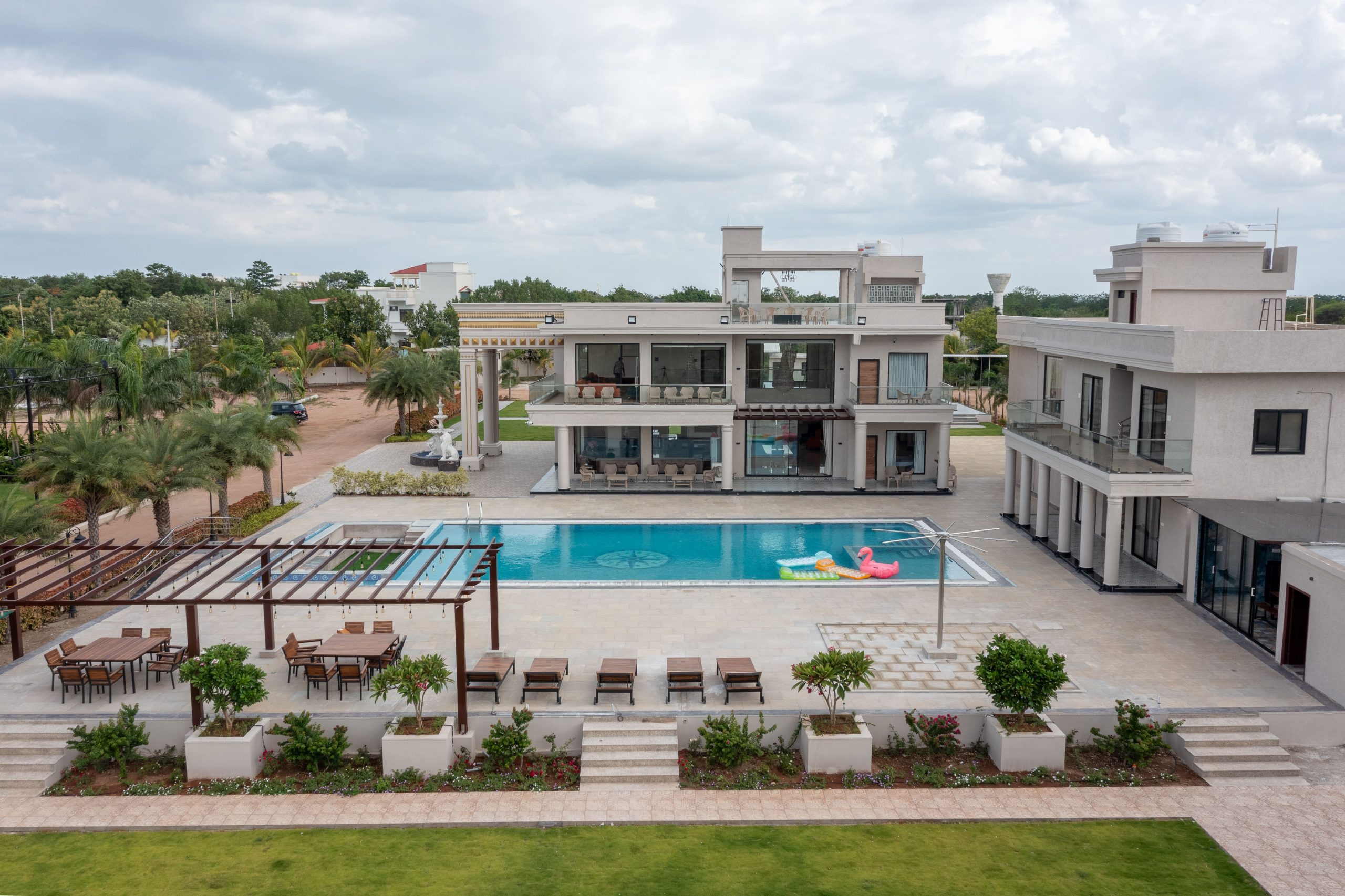 Discover the most luxurious farmhouse in Hyderabad.