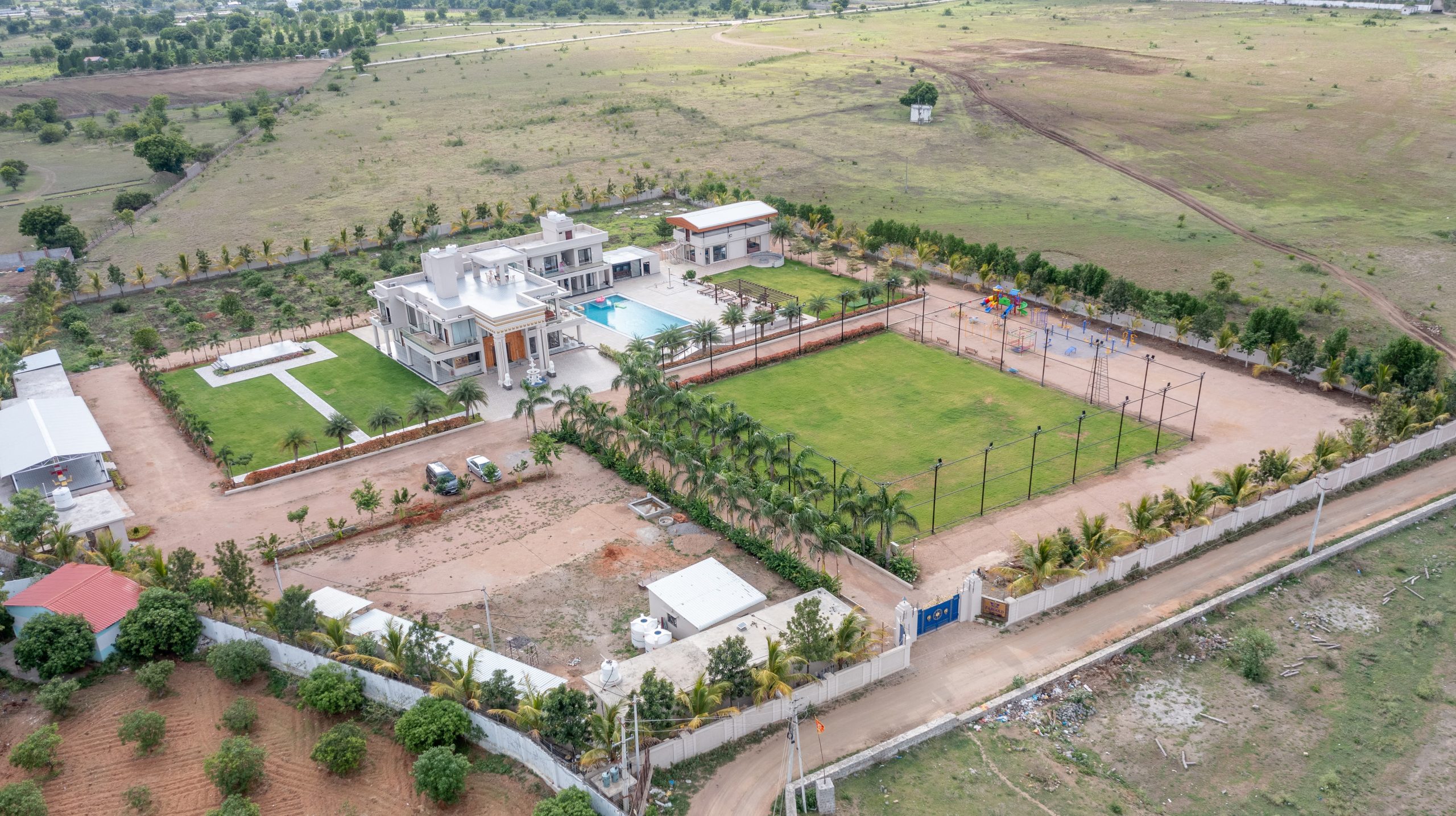 Discover the most luxurious farmhouse in Hyderabad.