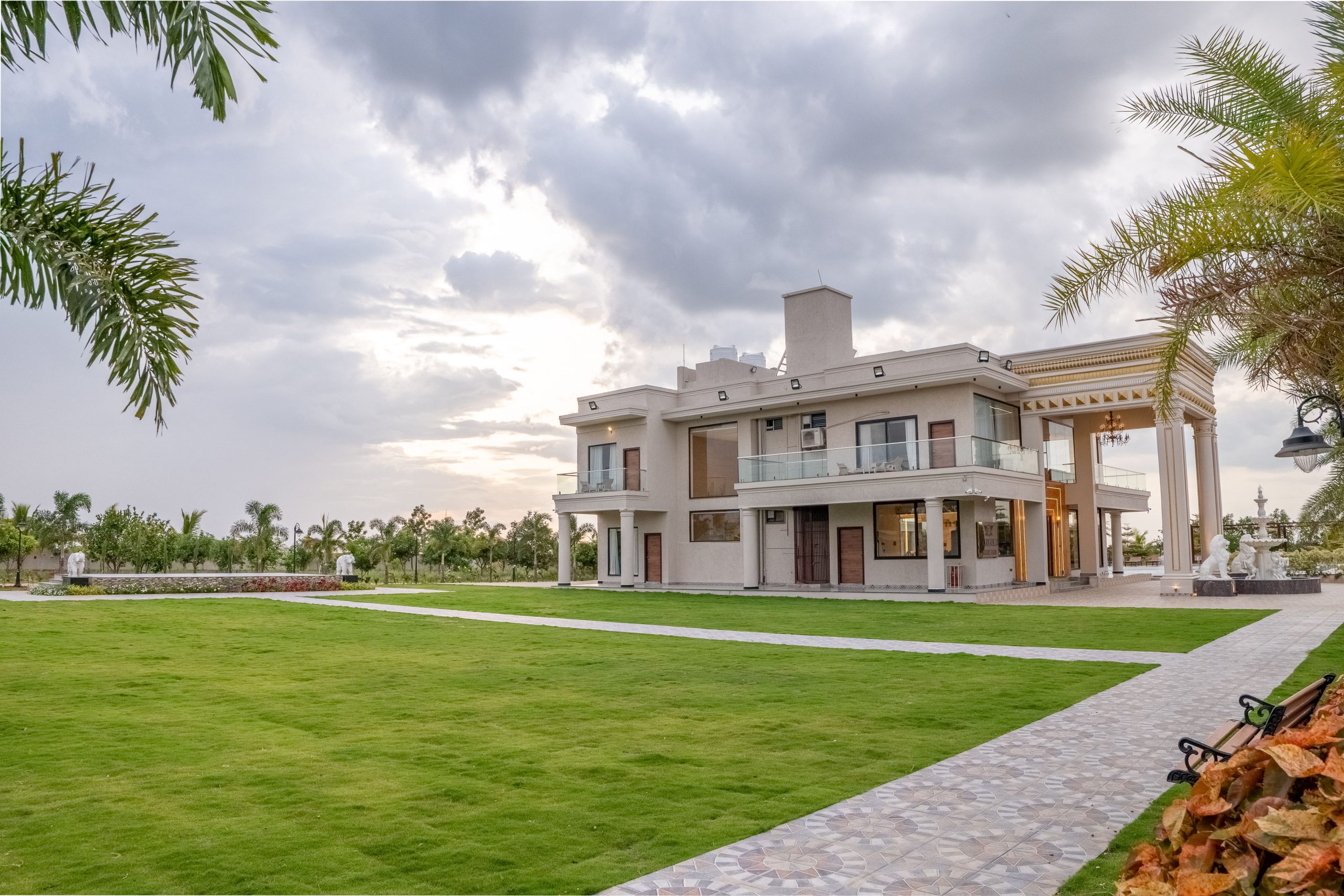 Discover the most luxurious farmhouse in Hyderabad.