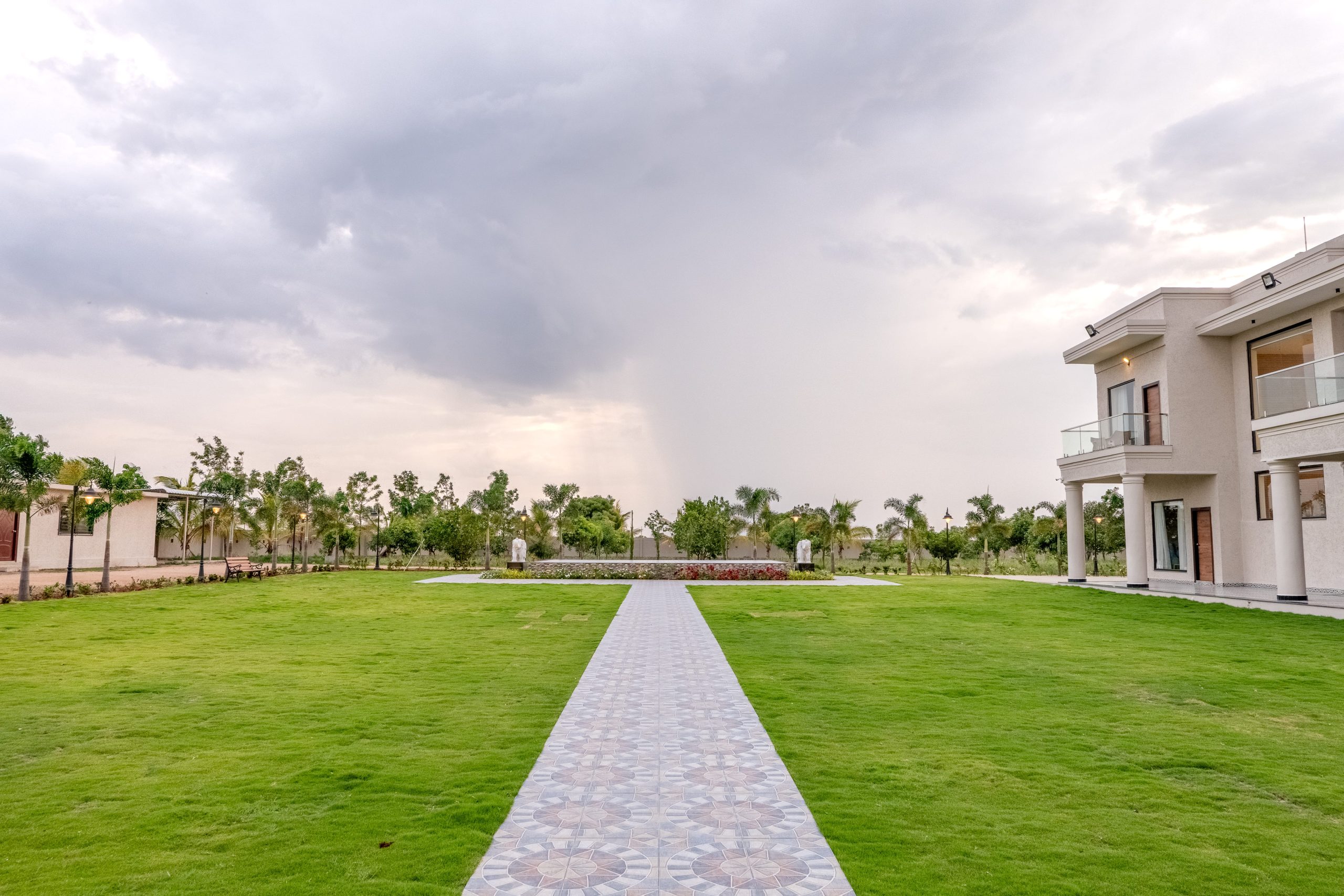 Discover the most luxurious farmhouse in Hyderabad.