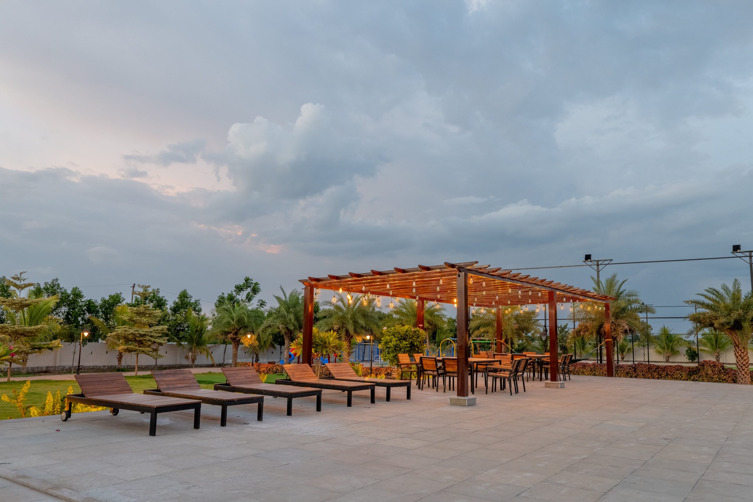 Discover the most luxurious farmhouse in Hyderabad.